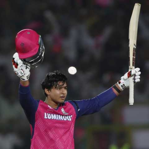 suyash kumar cricketer