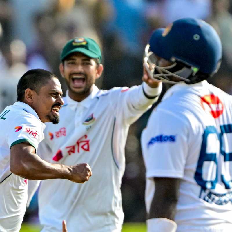 angelo mathews bowling type