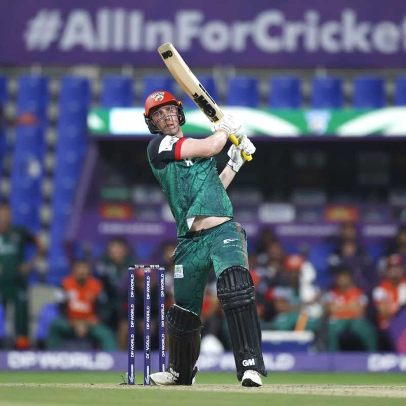 lawrence bowling action