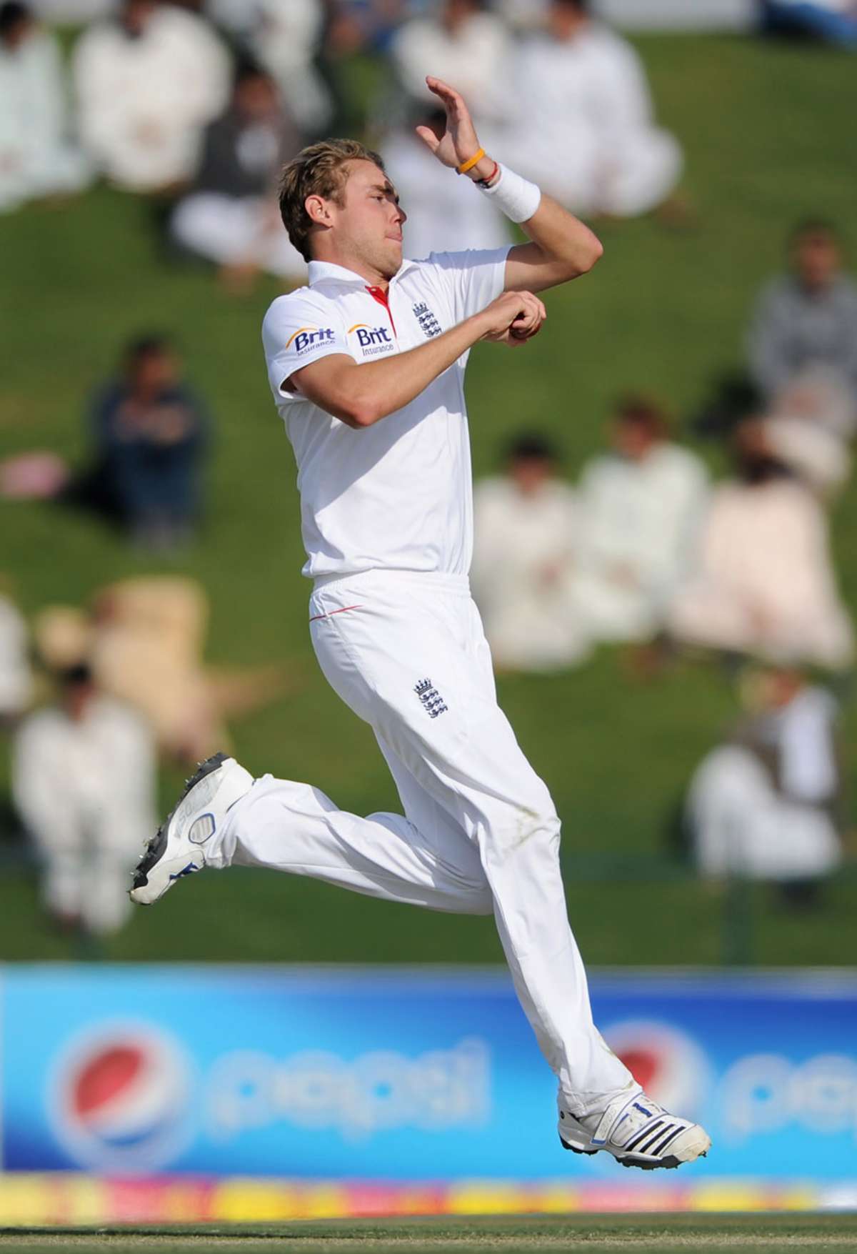 stuart broad bowling