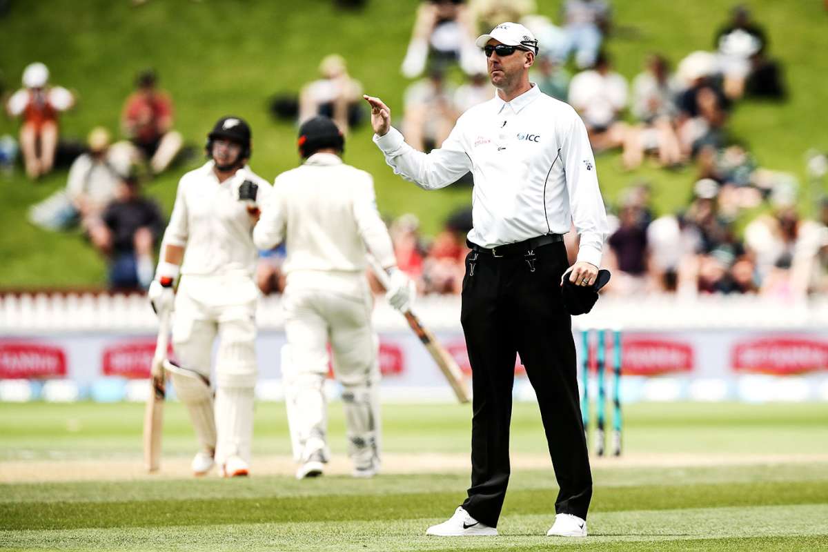 umpire signalling four