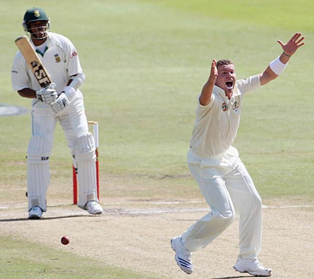 Peter Siddle struck twice in his first three balls | ESPNcricinfo.com
