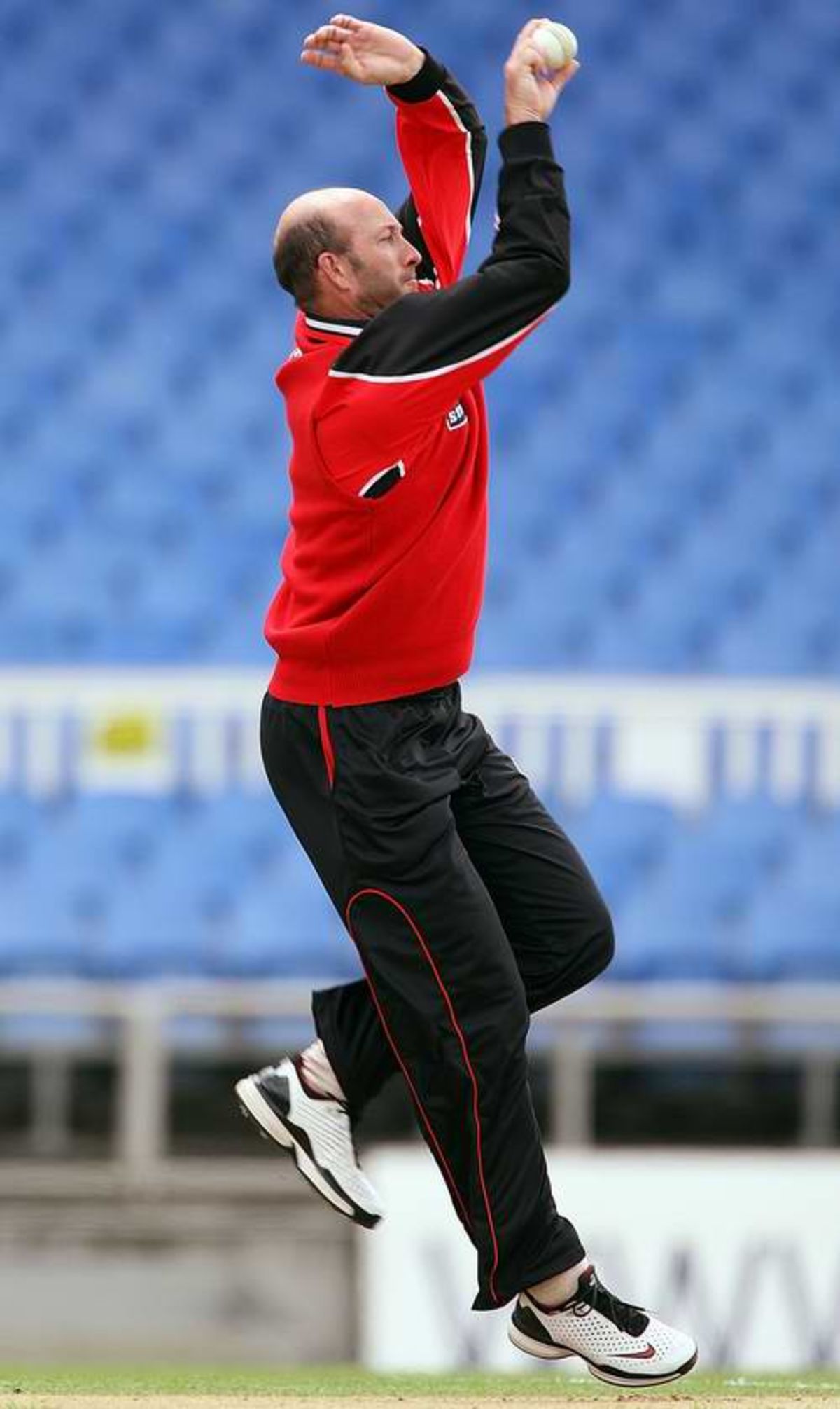 Chris Harris bowls | ESPNcricinfo.com