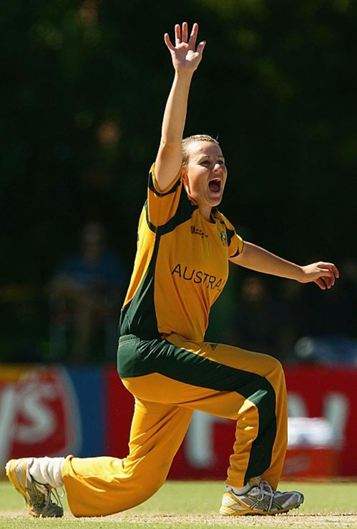 Lisa Sthalekar captures the action from the sidelines | ESPNcricinfo.com