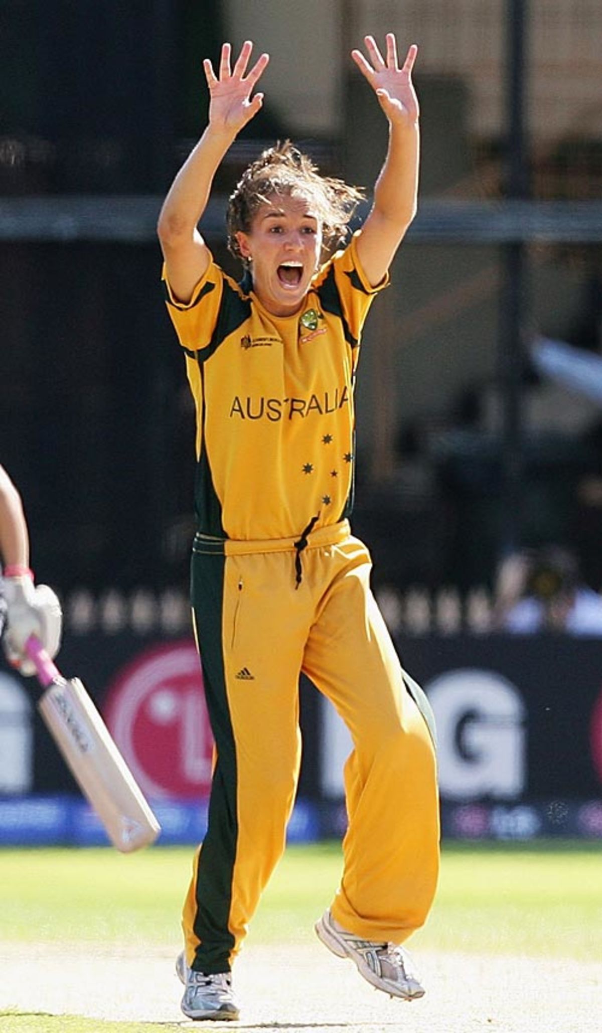 Sarah Andrews appeals | ESPNcricinfo.com