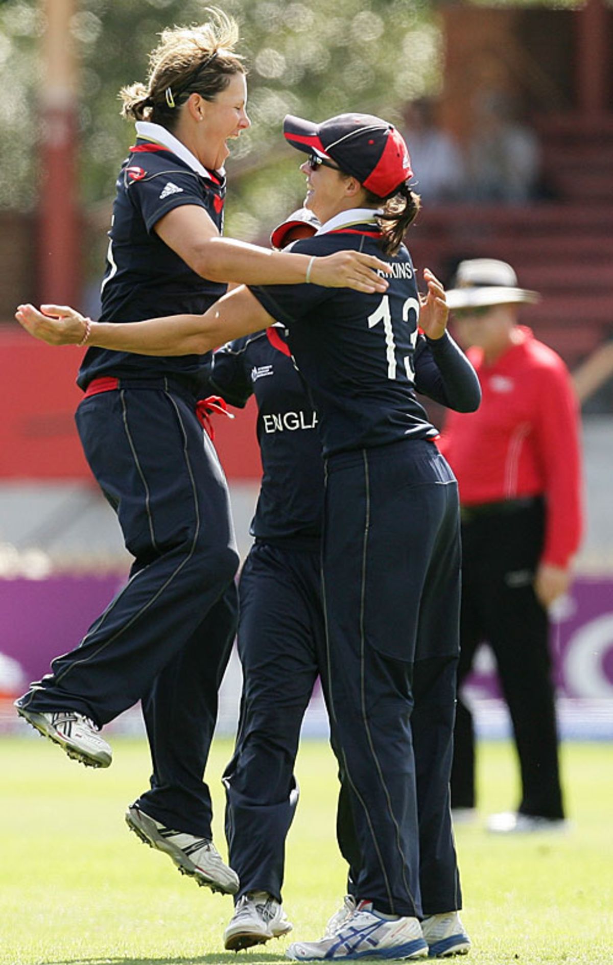 Nicky Shaw celebrates a wicket | ESPNcricinfo.com