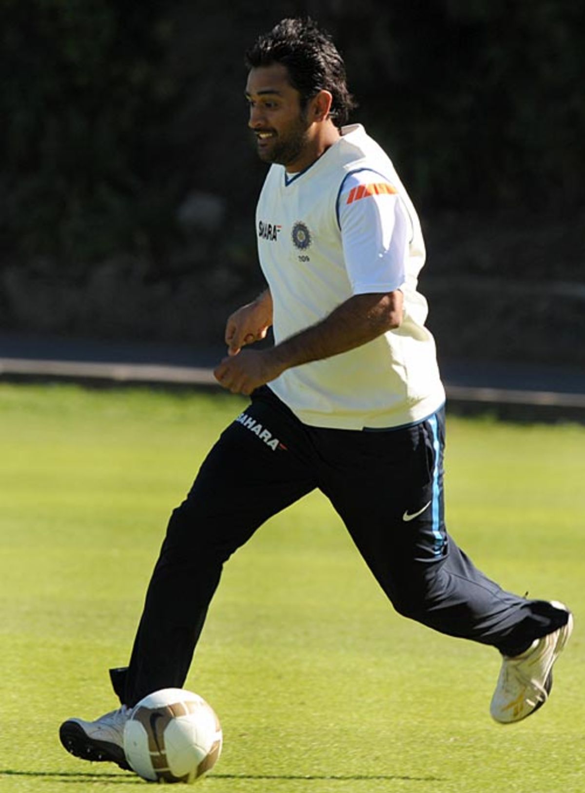 MS Dhoni plays football | ESPNcricinfo.com