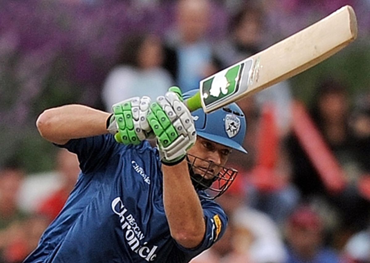 Adam Gilchrist in an aggressive mood | ESPNcricinfo.com