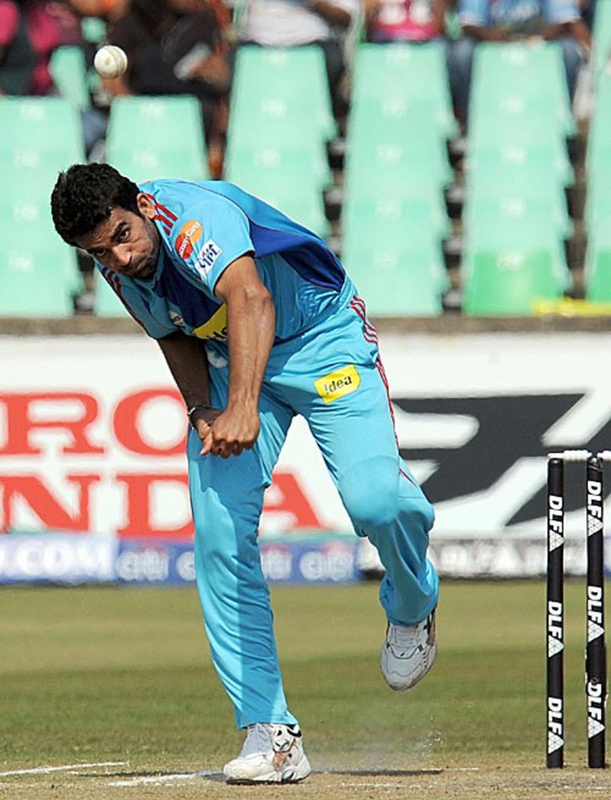 Zaheer Khan bowls | ESPNcricinfo.com Zaheer Khan bowls | ESPNcricinfo.com