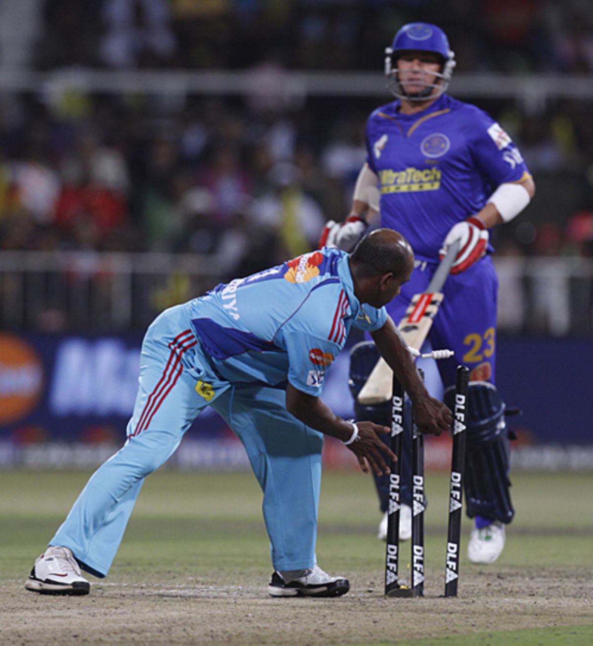 Sanath Jayasuriya runs out Shane Warne | ESPNcricinfo.com