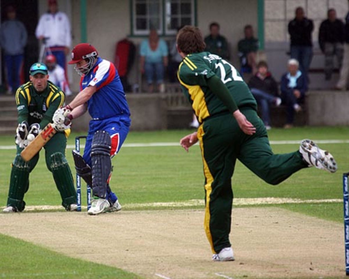 Lee Savident bowls | ESPNcricinfo.com