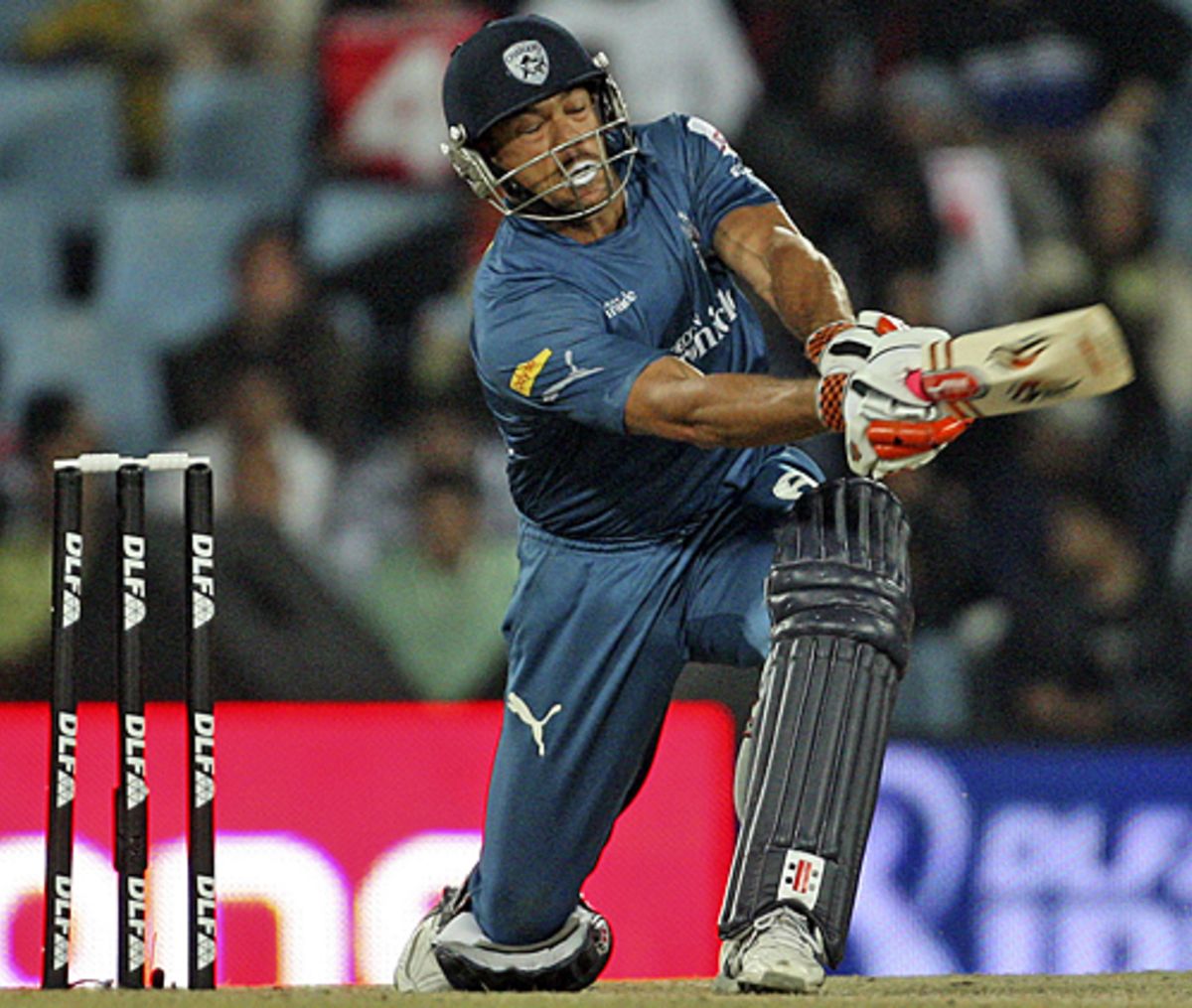 Andrew Symonds eyes cow corner | ESPNcricinfo.com