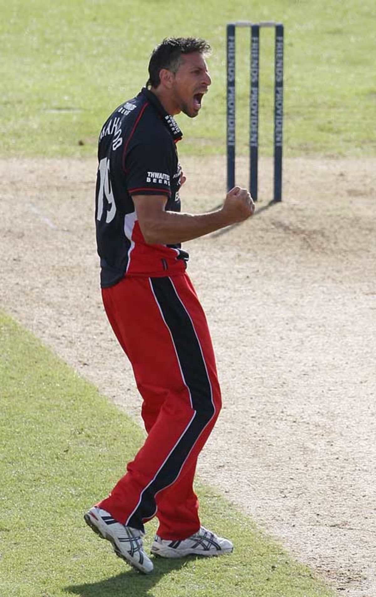 Sajid Mahmood removes Graham Napier to put Lancashire closer to victory ...