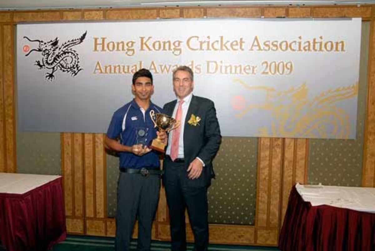 Irfan Ahmed receives the Hong Kong Cricketer of the Year Award for 2008 ...