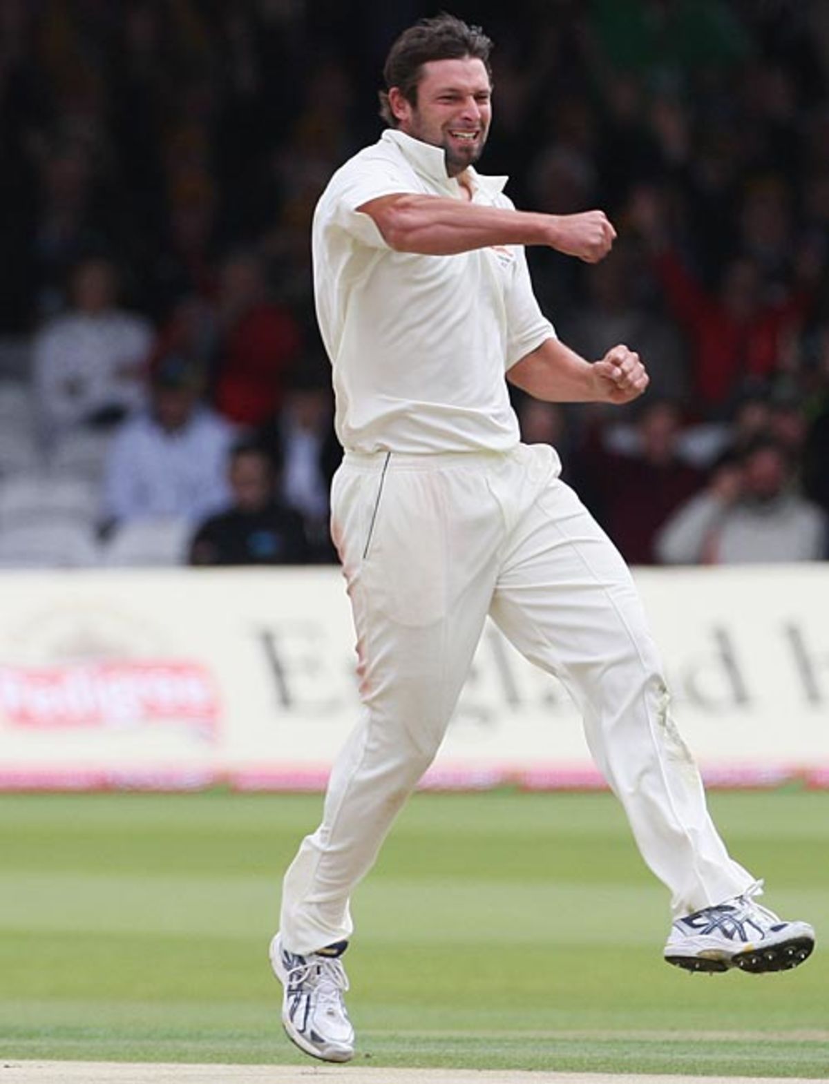 Ben Hilfenhaus celebrates Andrew Strauss' wicket | ESPNcricinfo.com