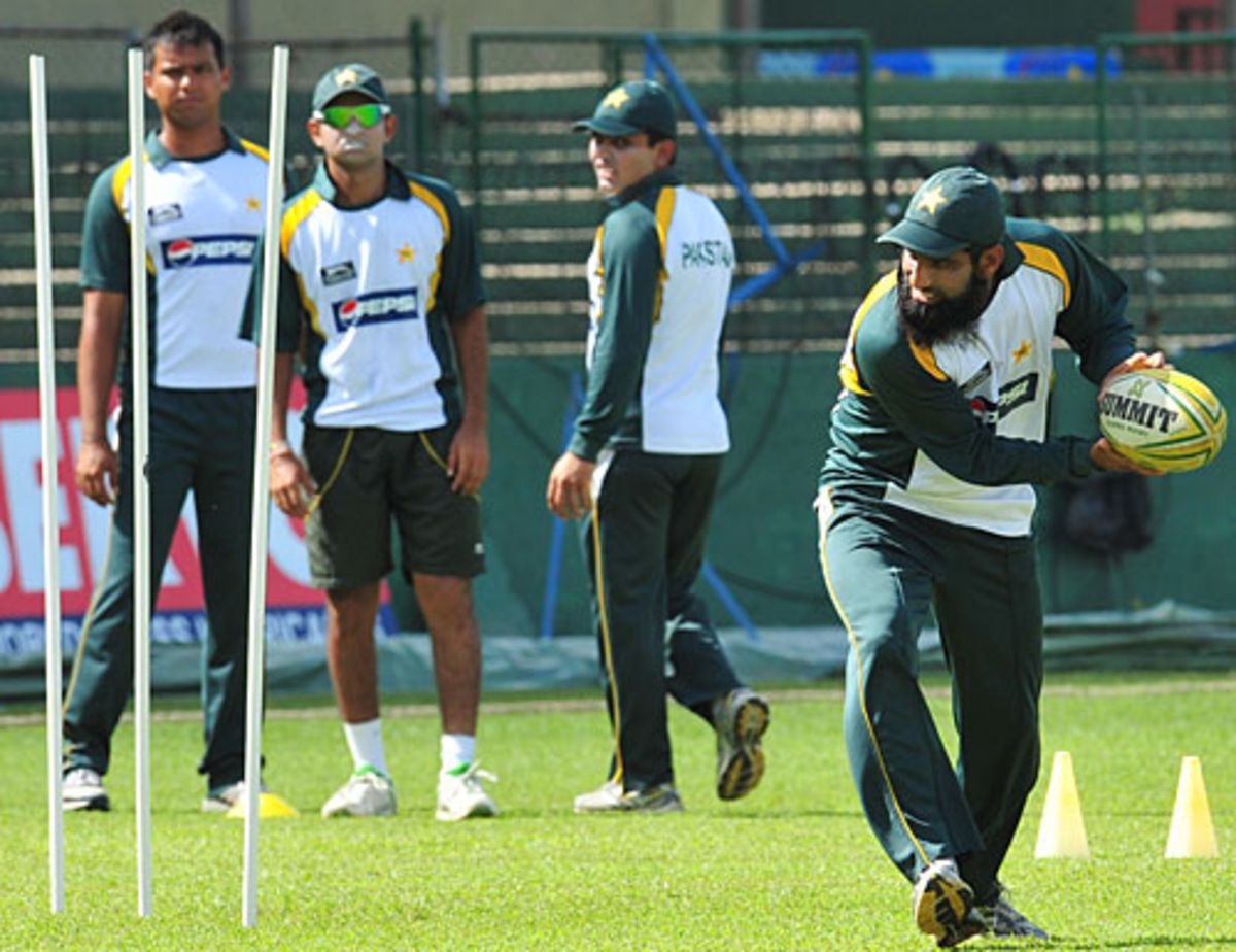 Mohammad Yousuf plays with a rugby ball | ESPNcricinfo.com