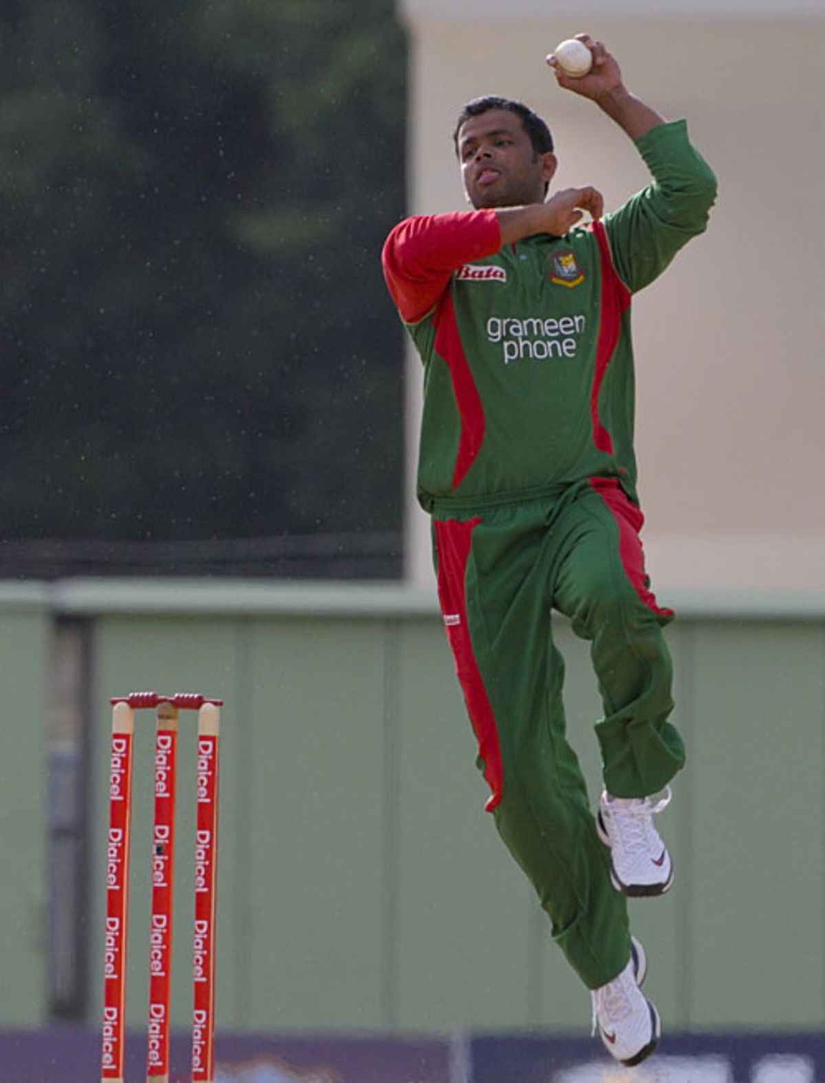 Abdur Razzak at the top of his run-up | ESPNcricinfo.com