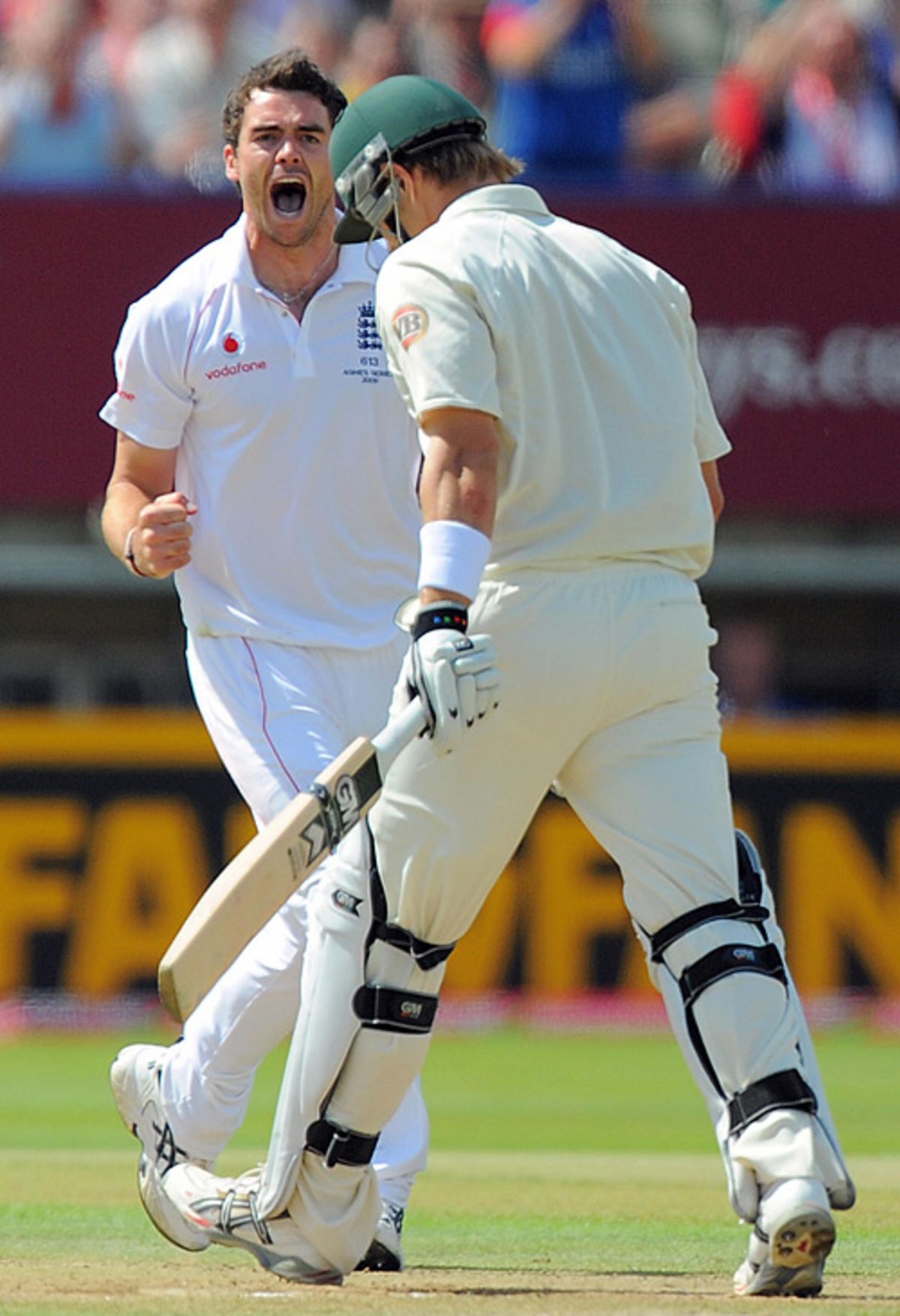 Mahela Jayawardene celebrates his hundred | ESPNcricinfo.com Mahela Jayawardene celebrates his hundred | ESPNcricinfo.com