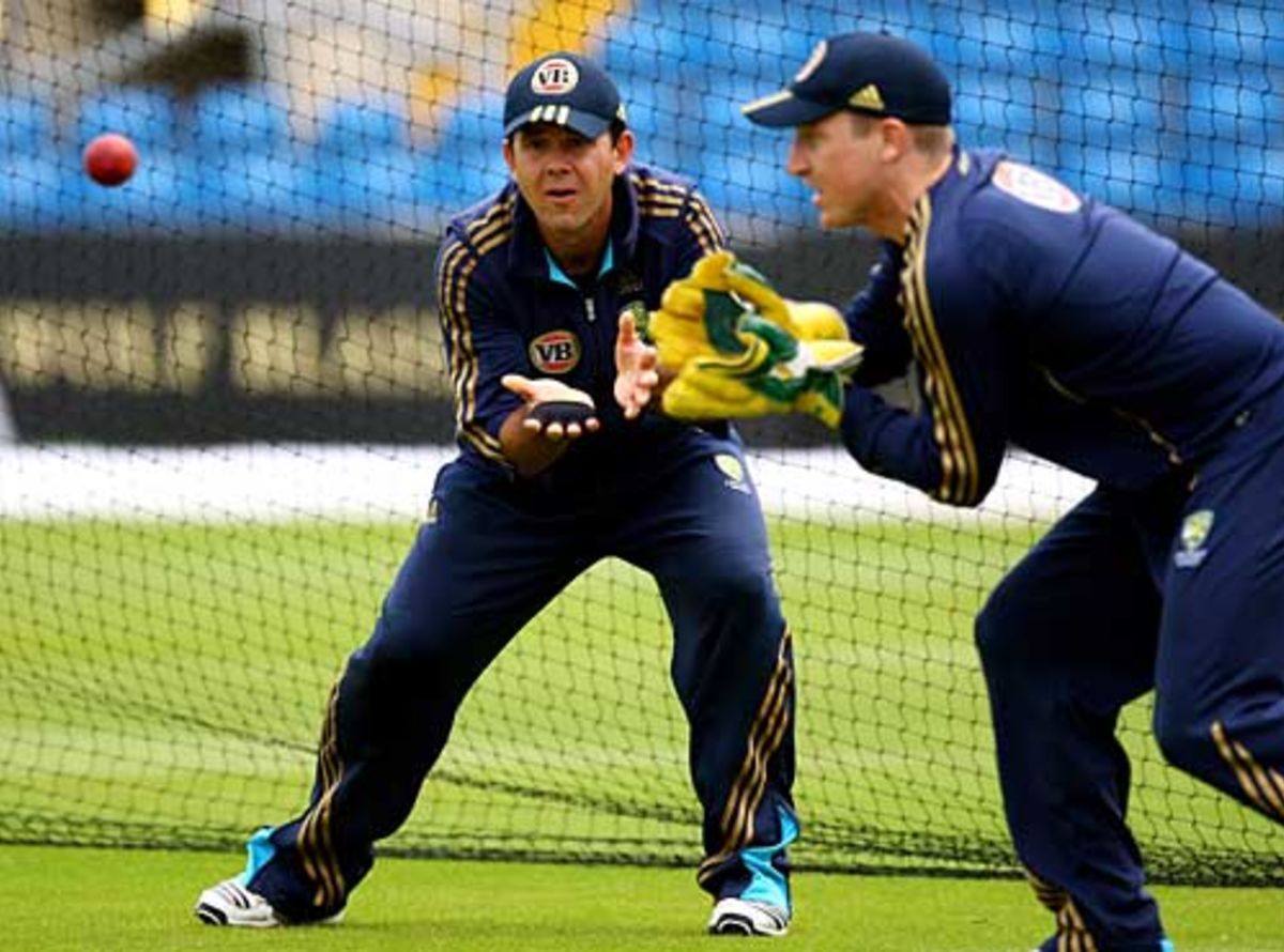Brad Haddin practices slip catching with Ricky Ponting | ESPNcricinfo.com