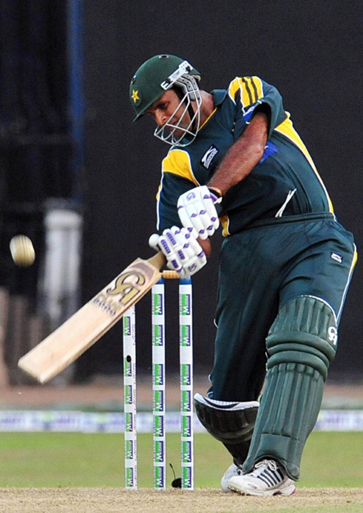 Naved-ul-Hasan launches into one | ESPNcricinfo.com