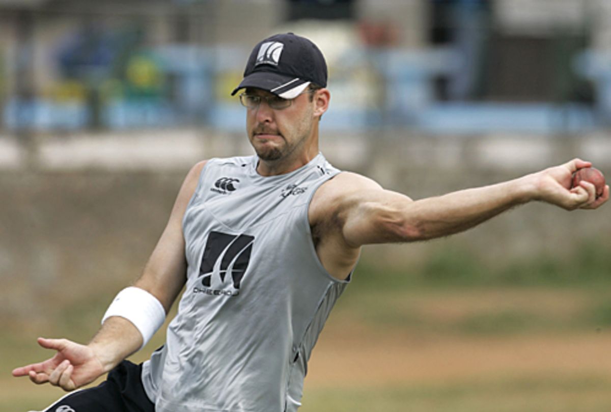 Daniel Vettori takes aim during fielding practice | ESPNcricinfo.com