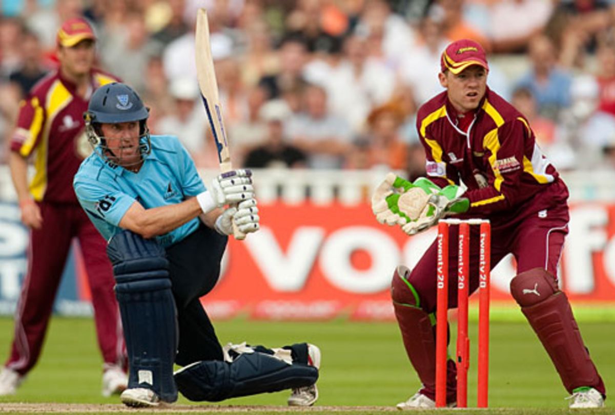 Murray Goodwin pulls one to the boundary | ESPNcricinfo.com