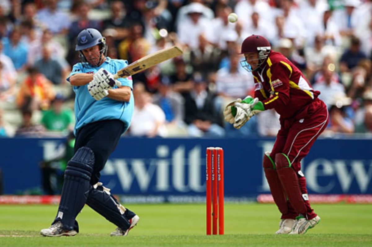 Murray Goodwin pulls one to the boundary | ESPNcricinfo.com