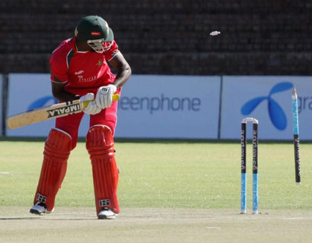 Vusi Sibanda has his leg stump knocked back | ESPNcricinfo.com