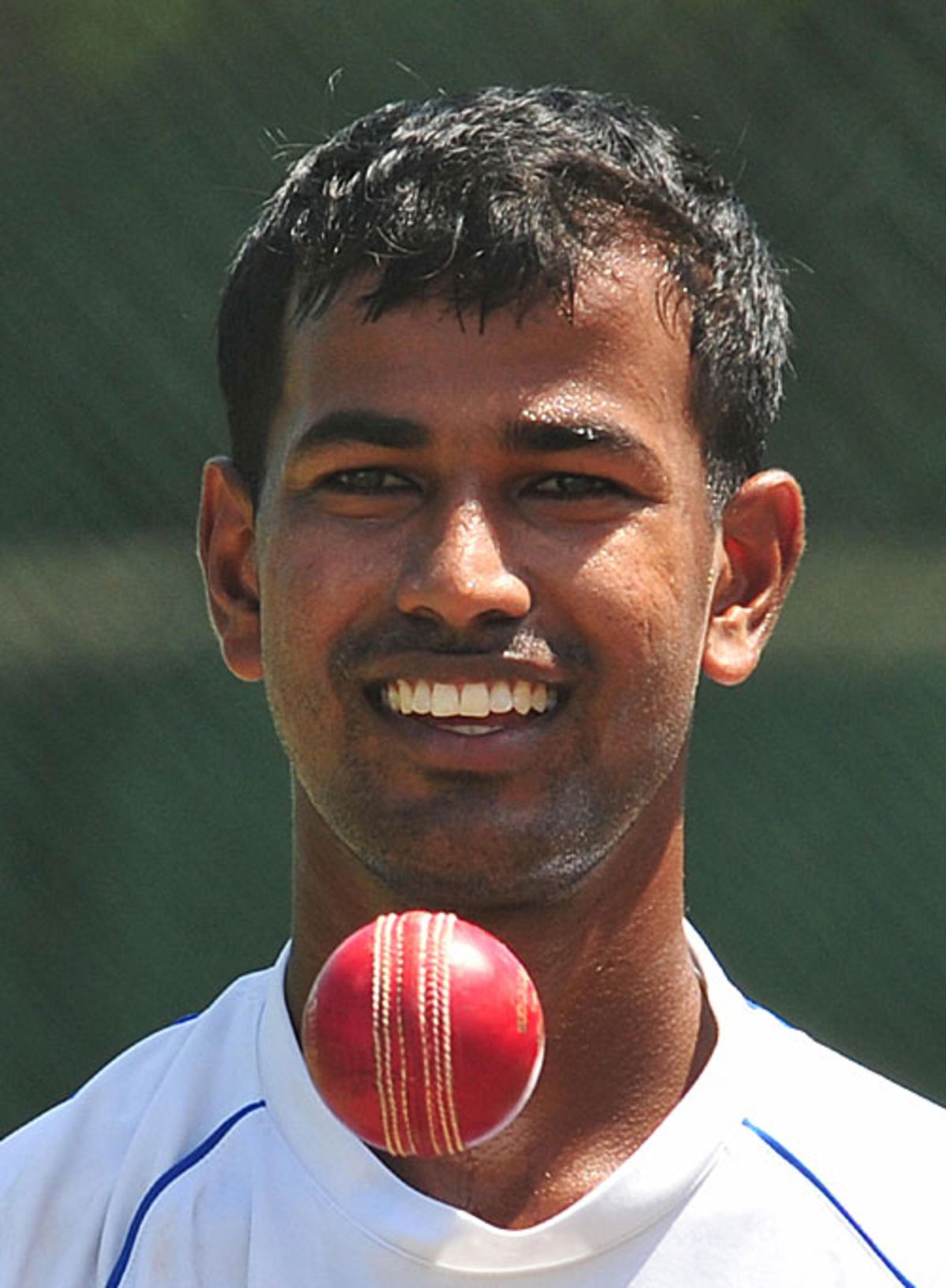 Nuwan Kulasekara is all smiles at a nets session | ESPNcricinfo.com