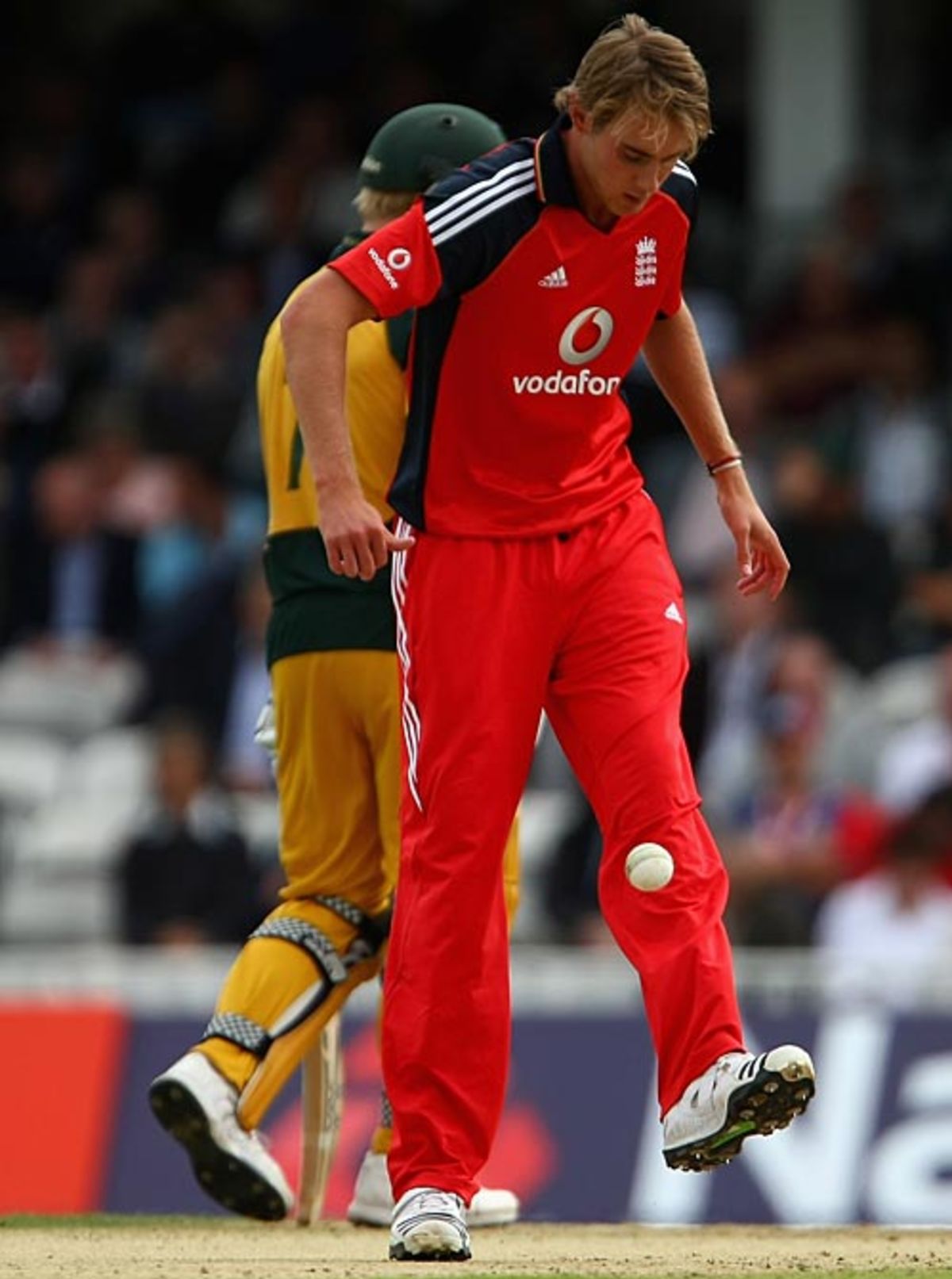 Stuart Broad shows off his footwork | ESPNcricinfo.com