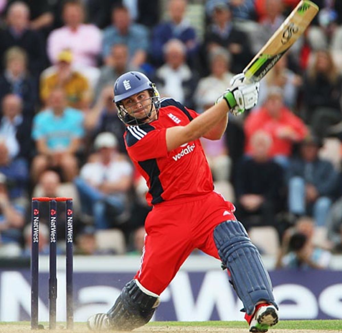 Luke Wright smashes through the off side | ESPNcricinfo.com