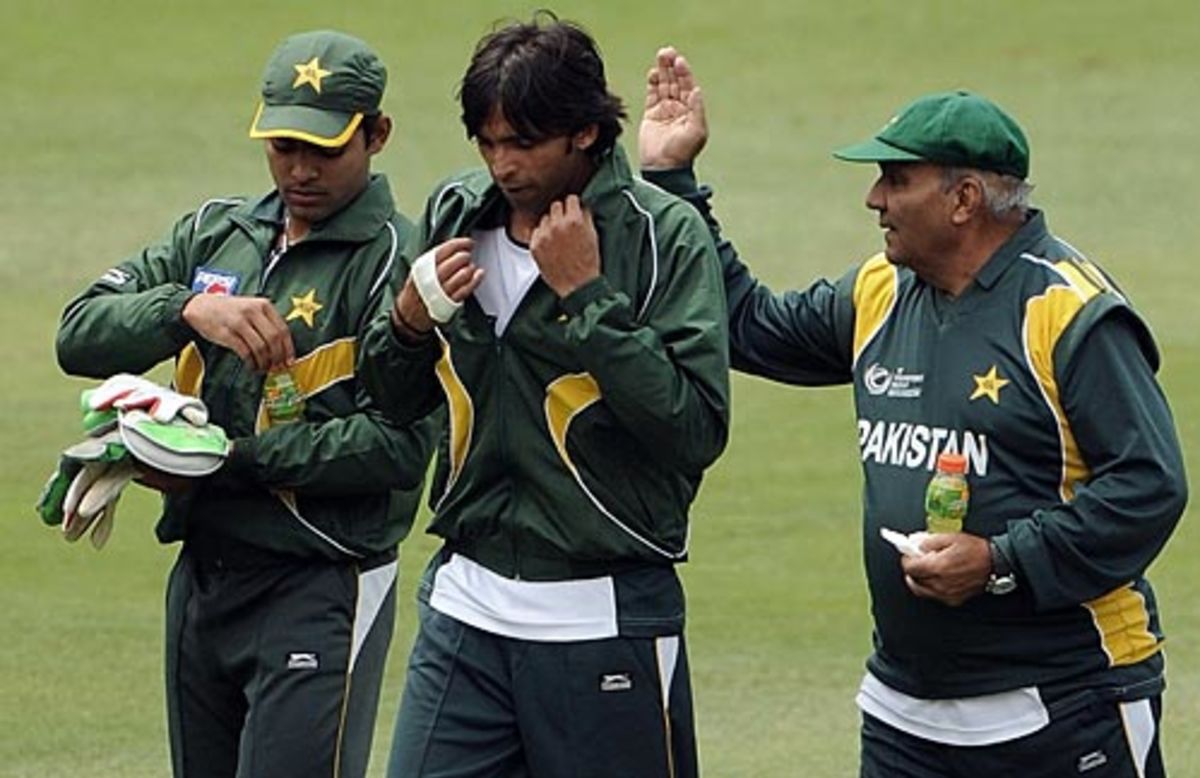 Intikhab Alam gives fielding practice | ESPNcricinfo.com