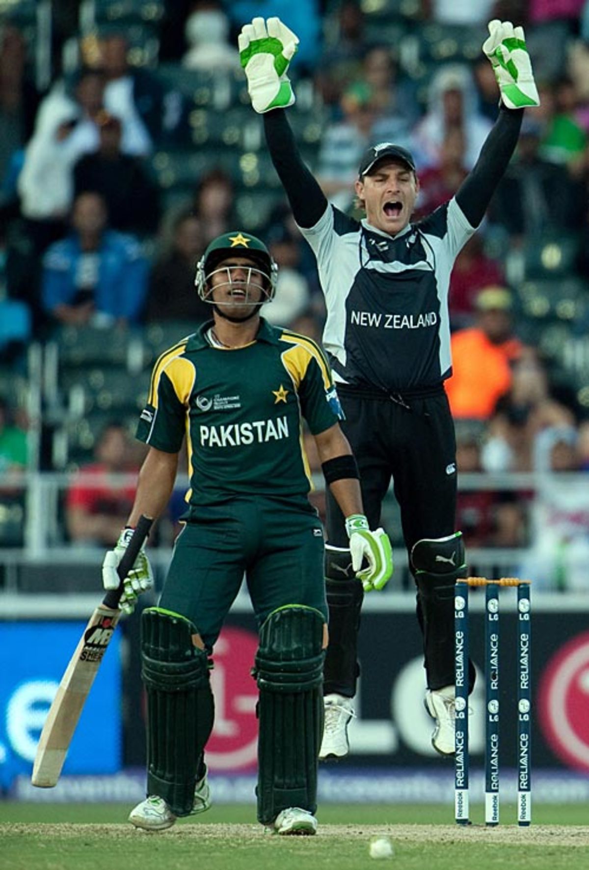 Umar Akmal is lbw to Daniel Vettori | ESPNcricinfo.com
