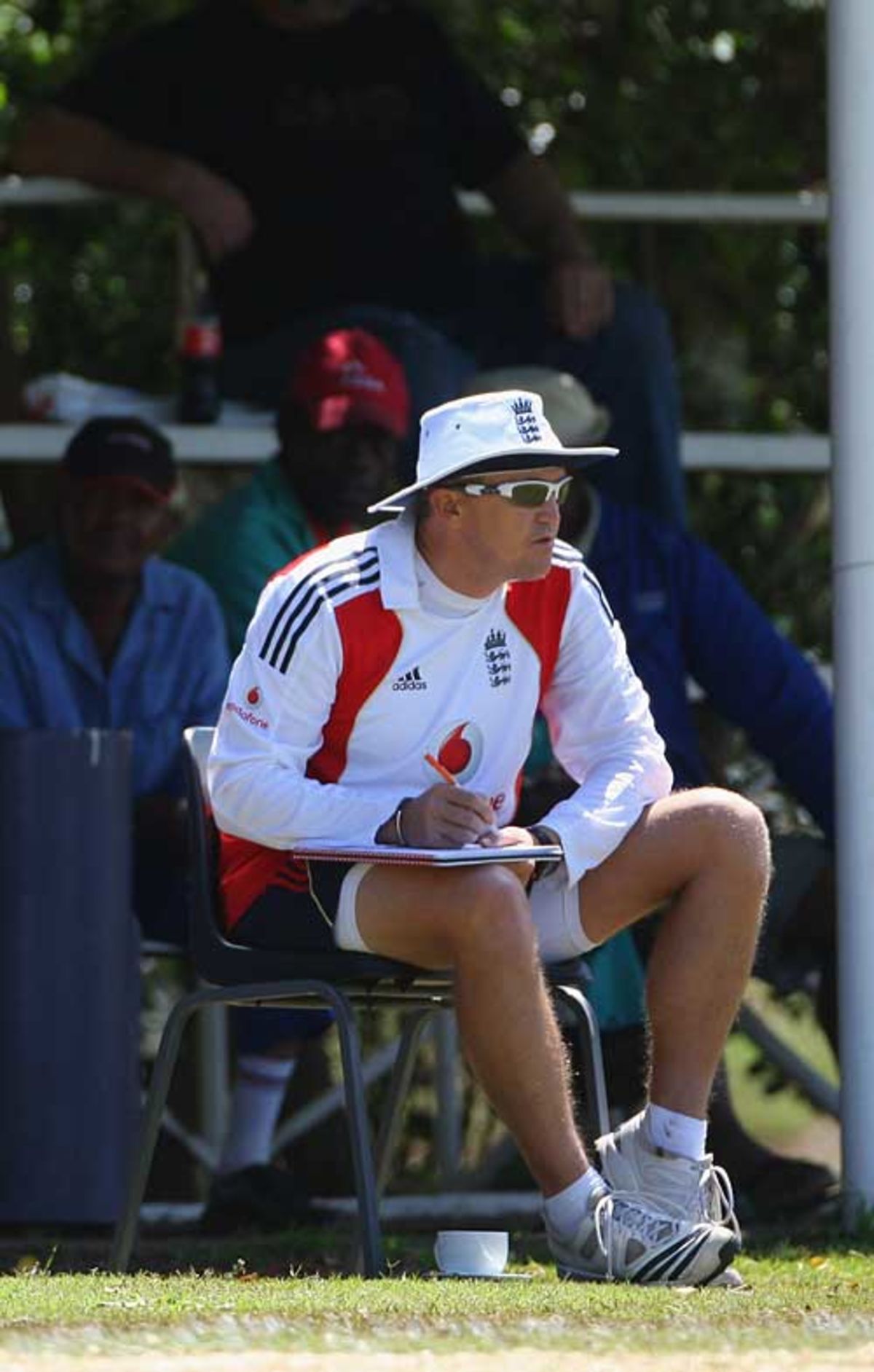 Andy Flower makes notes from the sidelines | ESPNcricinfo.com