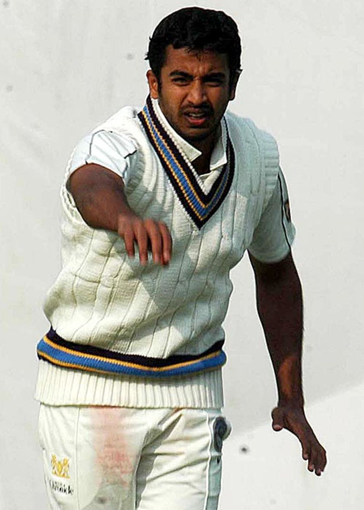 Ajinkya Rahane and Robin Uthappa warm up with a few catches ...