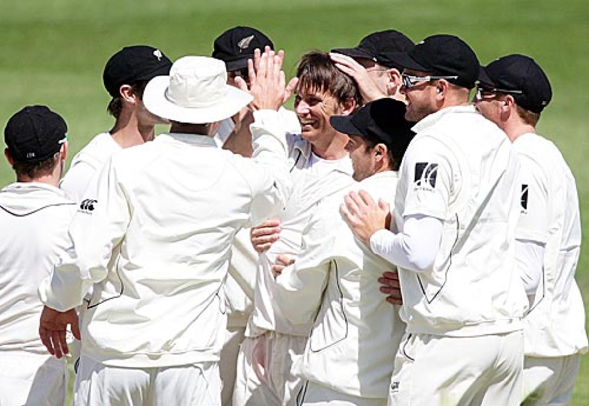 Shane Bond rattled the Pakistan line-up with his fiery pace ...