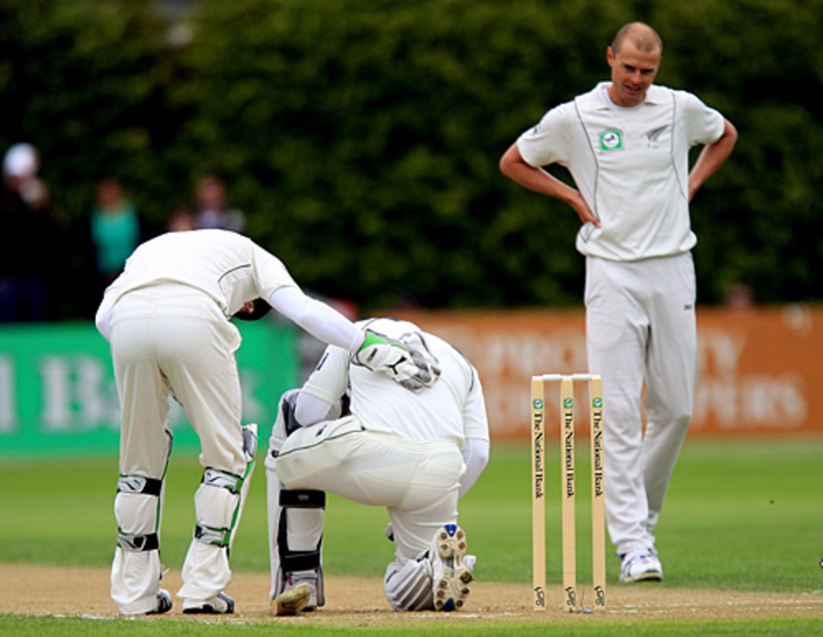 Mohammad Aamer walks back for 21 | ESPNcricinfo.com