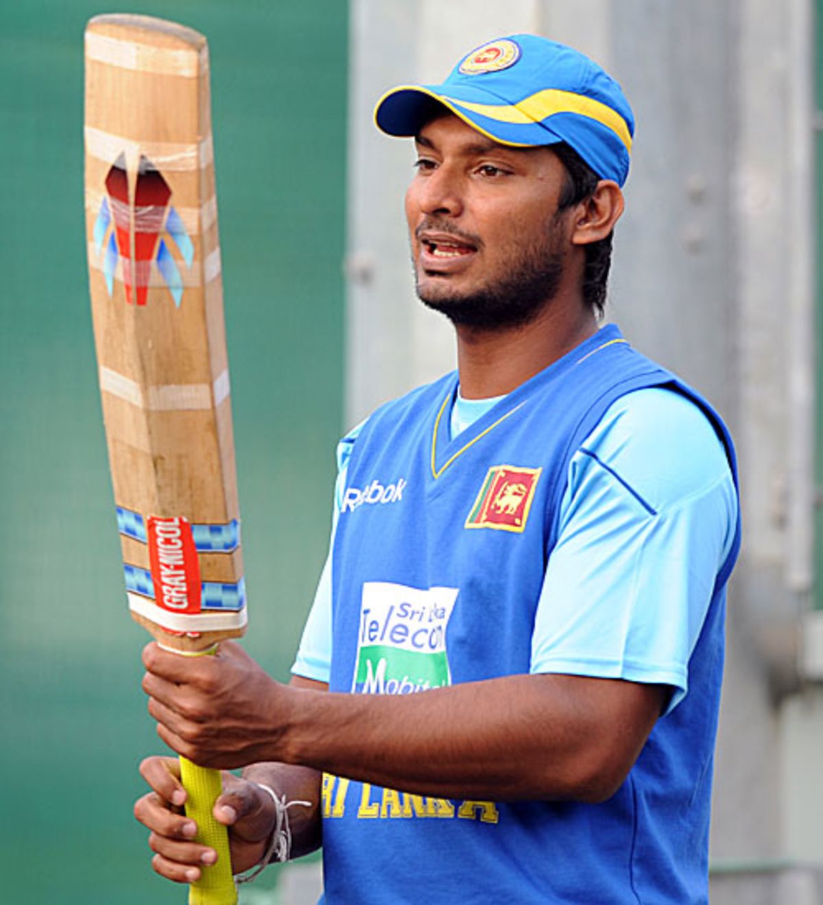 Kumar Sangakkara checks out his bat | ESPNcricinfo.com