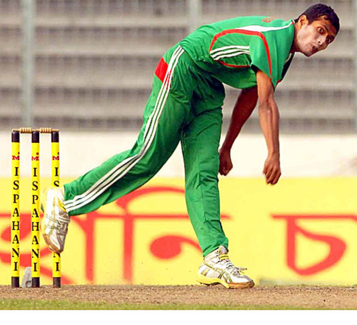 Shafiul Islam bowls for Biman Bangladesh Airlines | ESPNcricinfo.com