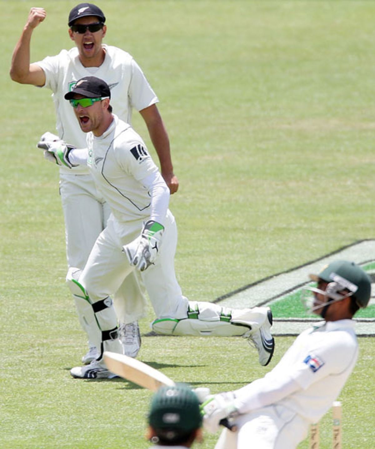 BJ Watling stretches to field | ESPNcricinfo.com