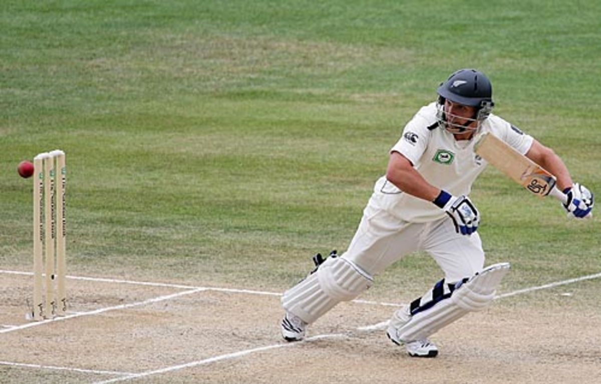 BJ Watling sweeps during his fifty | ESPNcricinfo.com