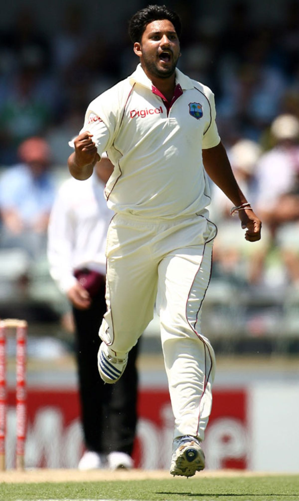 Ravi Rampaul takes care of Michael Hussey | ESPNcricinfo.com