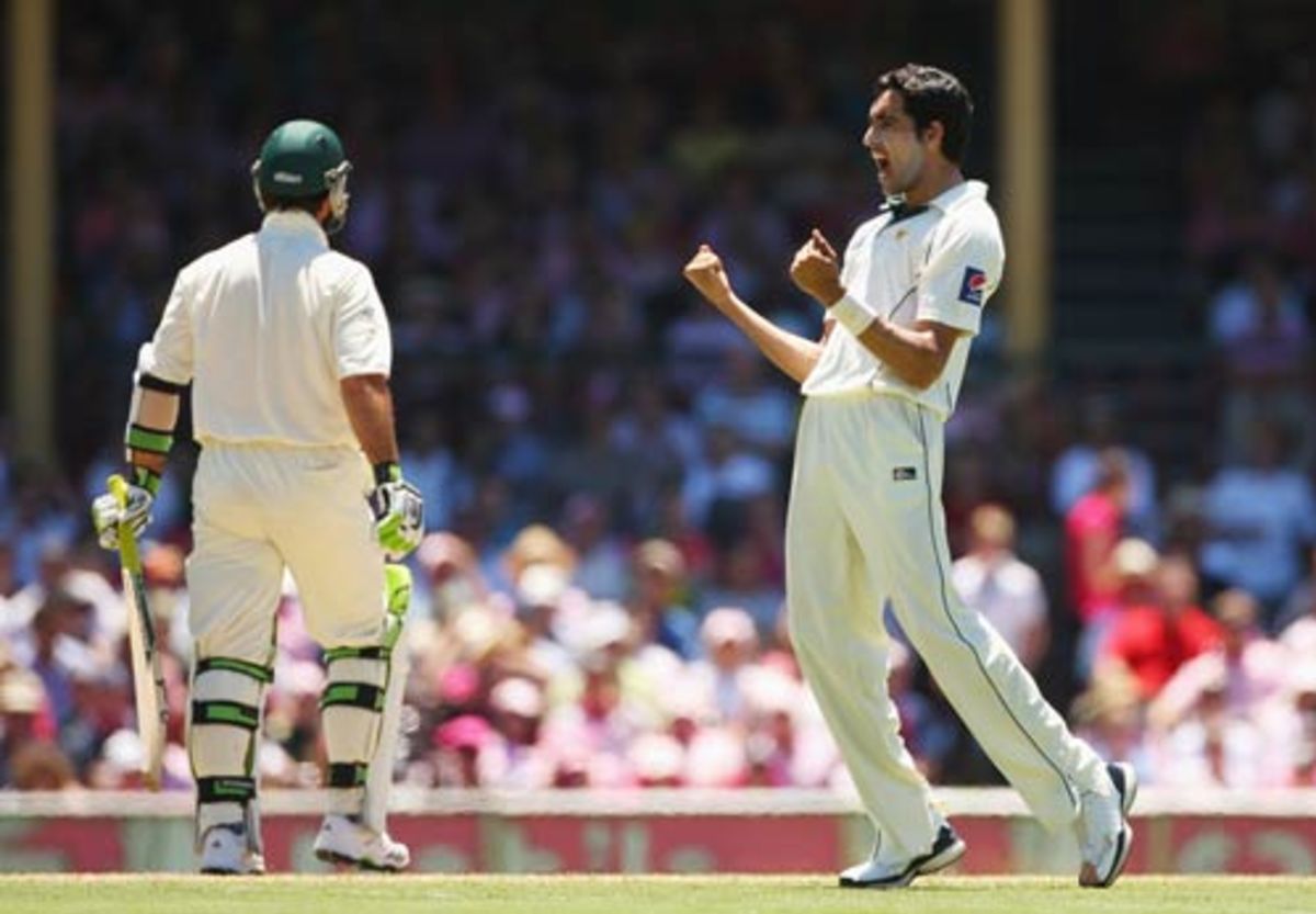 Ricky Ponting goes for a pull | ESPNcricinfo.com