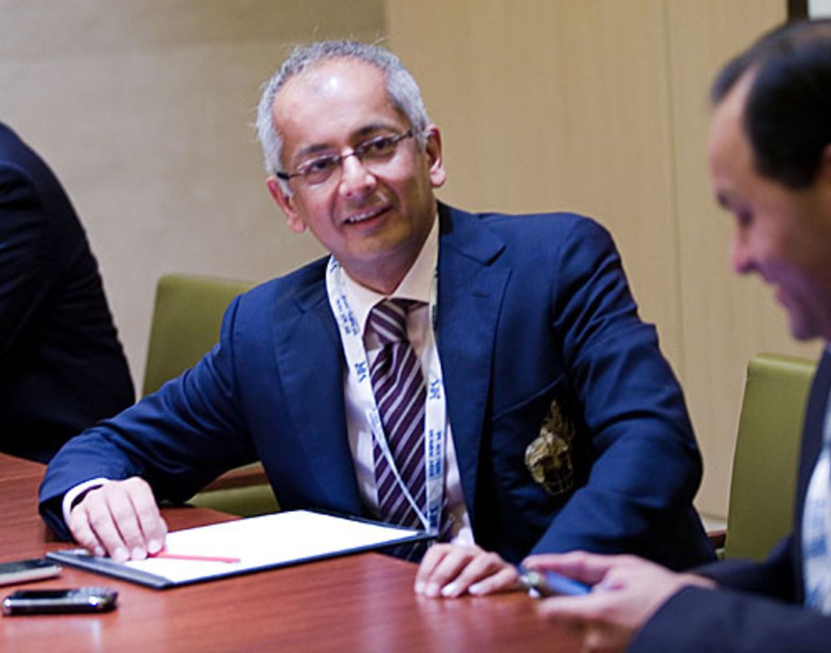 Jai Mehta discusses his strategies with KKR officials | ESPNcricinfo.com