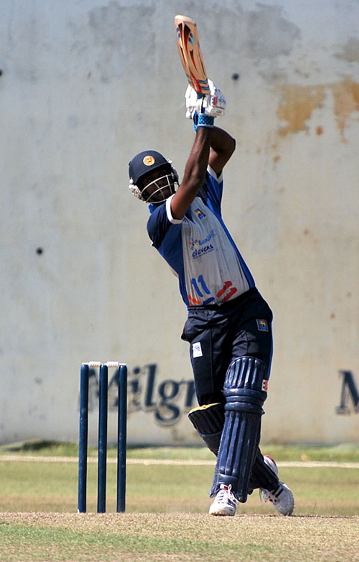 Angelo Mathews goes downtown during his 52 | ESPNcricinfo.com
