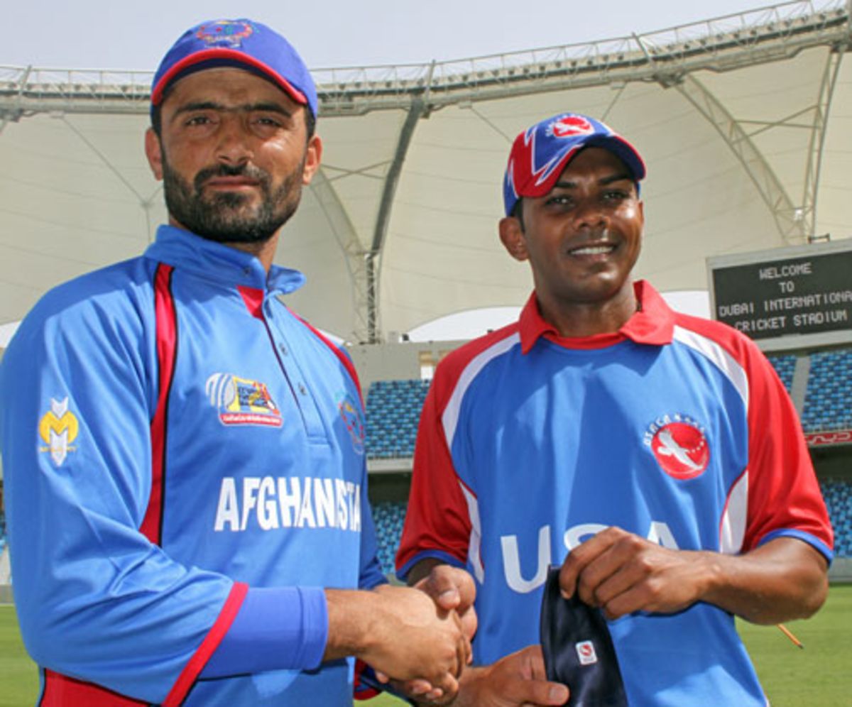 Nawroz Mangal, captain of Afghanistan, and Steve Massiah, captain of ...