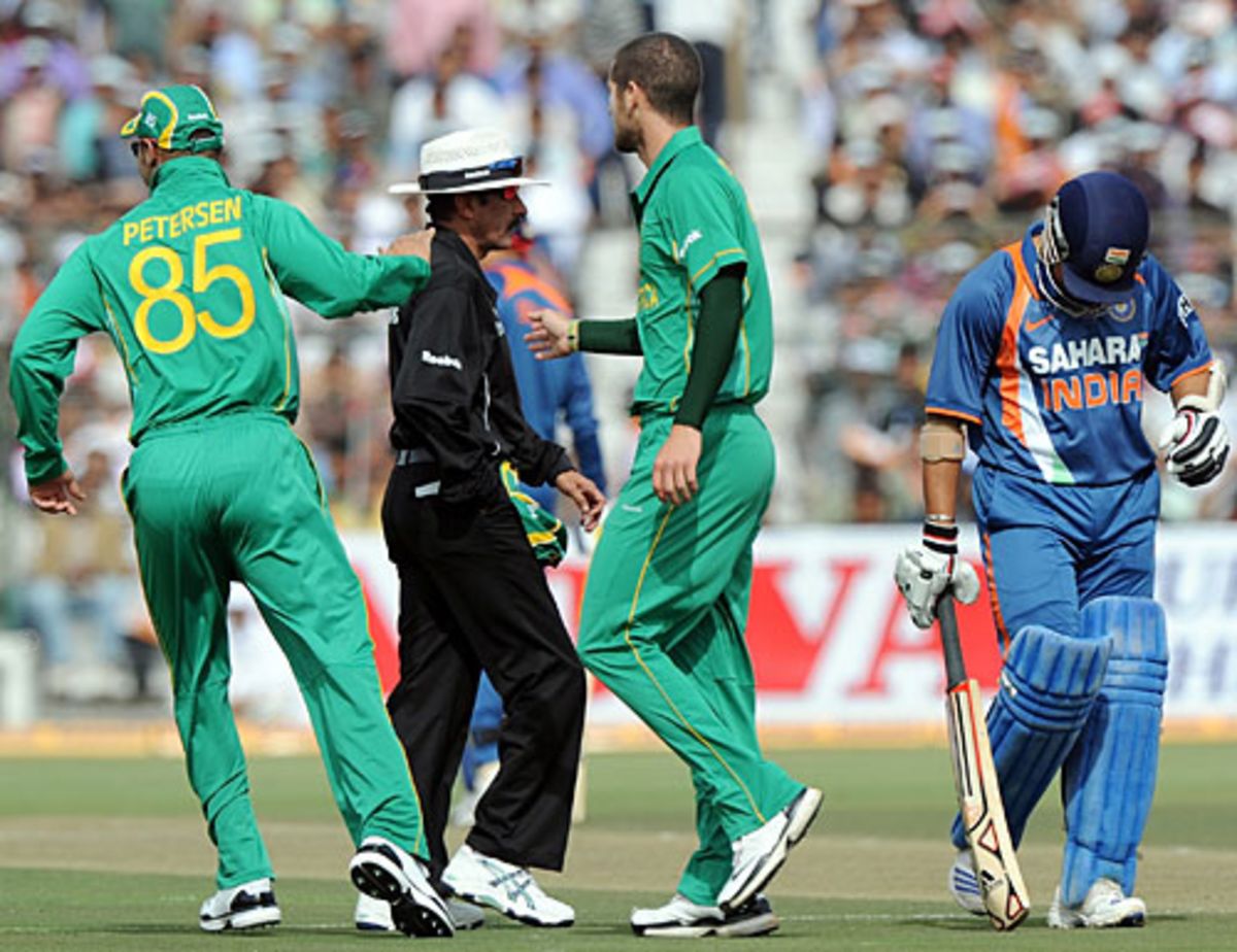Sachin Tendulkar exits after being run out | ESPNcricinfo.com