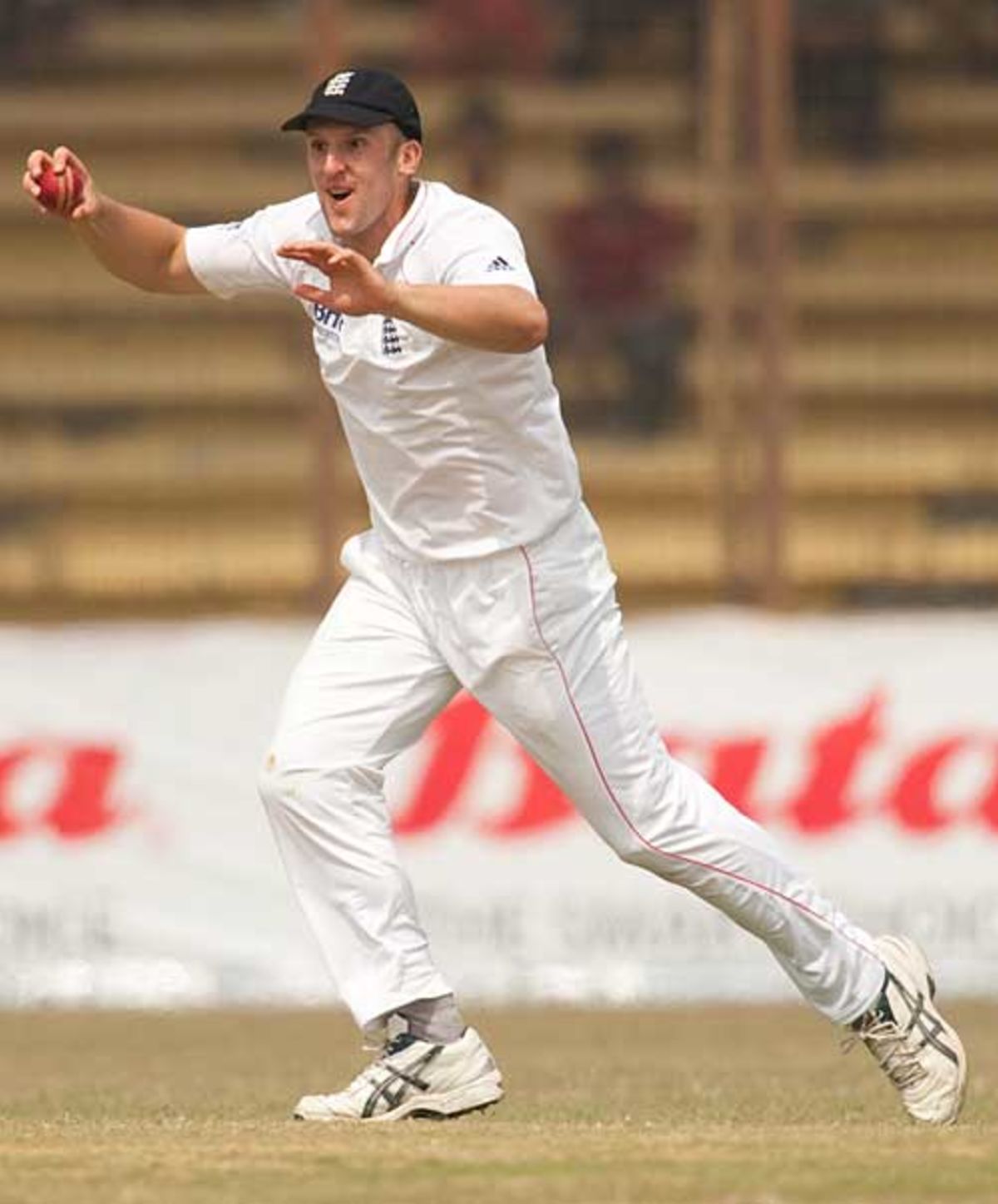 James Tredwell celebrates his stunning catch to remove Mushfiqur Rahim ...