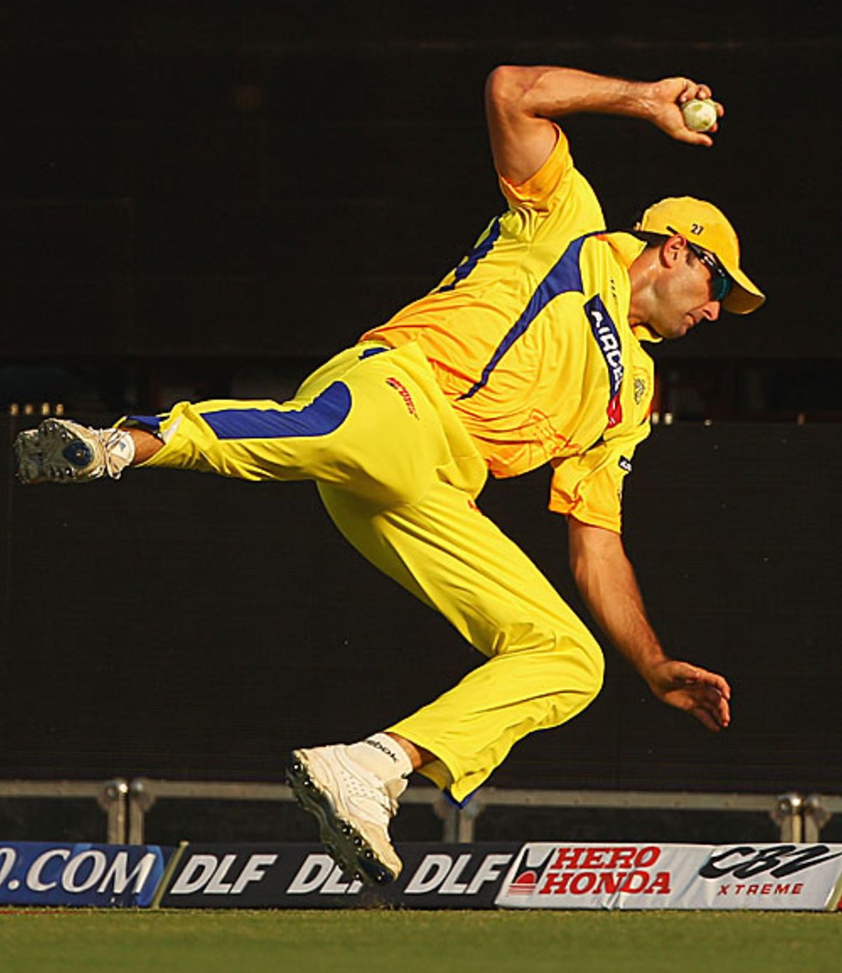 Matthew Hayden gives it a whack with the Mongoose bat | ESPNcricinfo.com