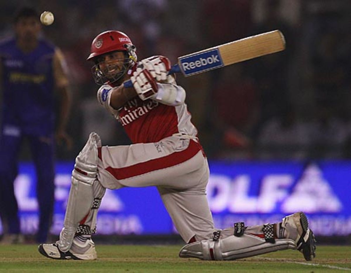 Manvinder Bisla sweeps during his 35 off 18 balls | ESPNcricinfo.com